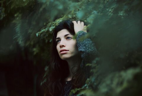 Natural Light Portrait Photography: A Complete Guide (10 Tips)